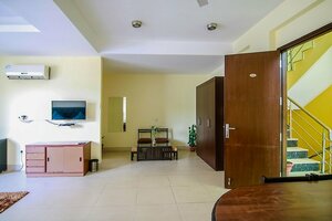 Hotel Mayarch (Green Line, Inder Lok metro station), otel