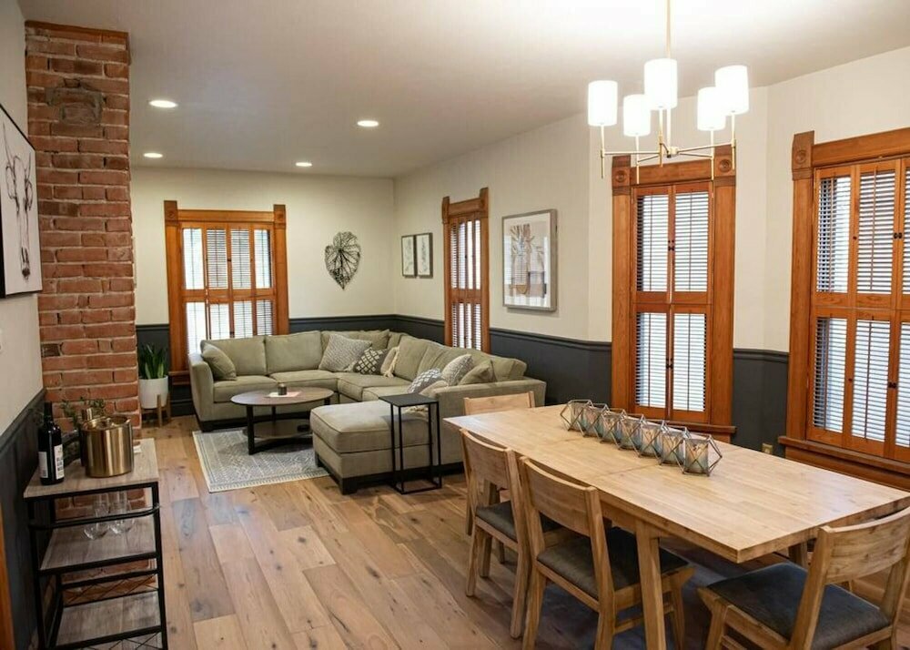 Otel 1 5 Blocks to Main St Littleton Luxury Garden Pets, Littleton, foto