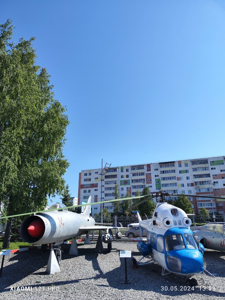 Müzeler ve sanat galerileri Музей военной техники при спортивном клубе 8-я миля, Almetyevsk (Elmet), foto