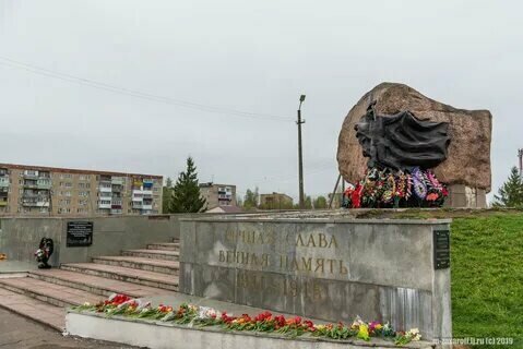 Anıt levhası, anıt taş От благодарных Костромичей, Smolenskaya oblastı, foto