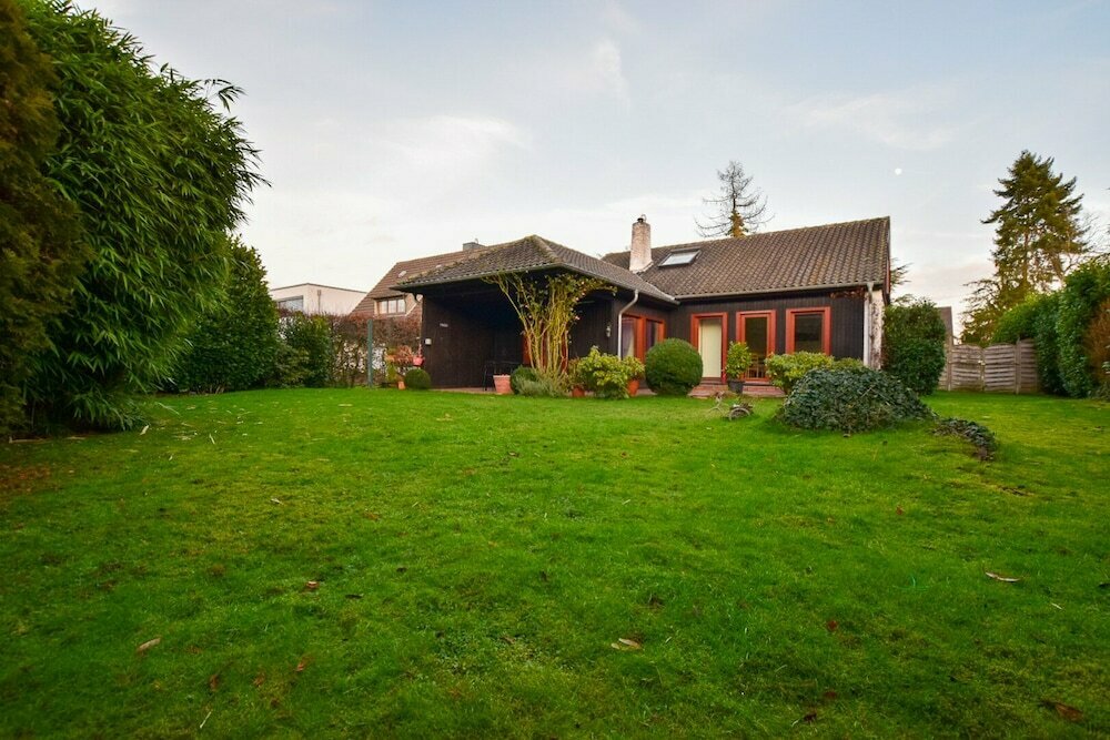 Otel Tolstov-Hotels Beautiful Villa with Big Garden, Meerbusch, foto