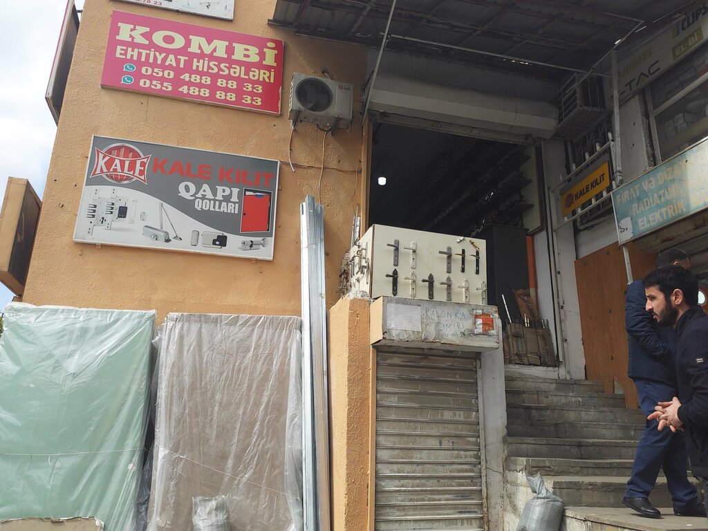 Mini-market Qarishiq mallar ve khirdavat, Bakü, foto