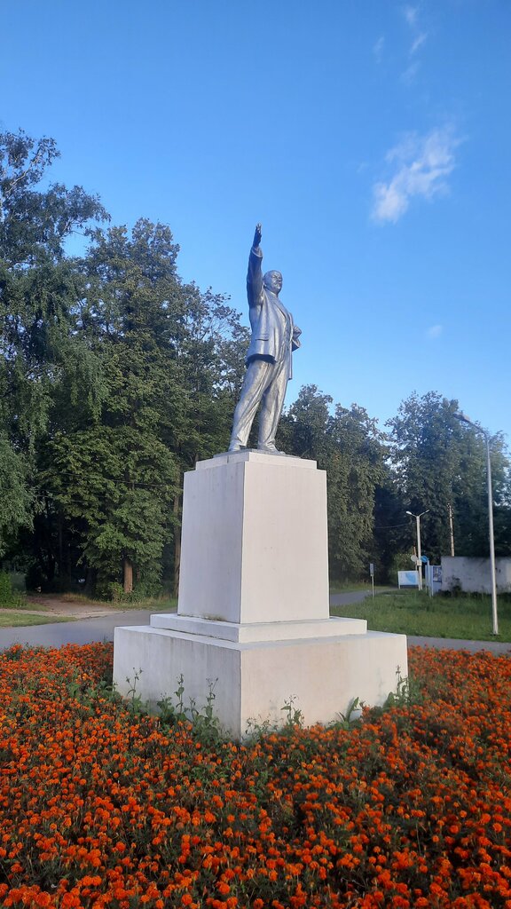 Anıt, heykel В.И. Ленин, Novomoskovsk, foto