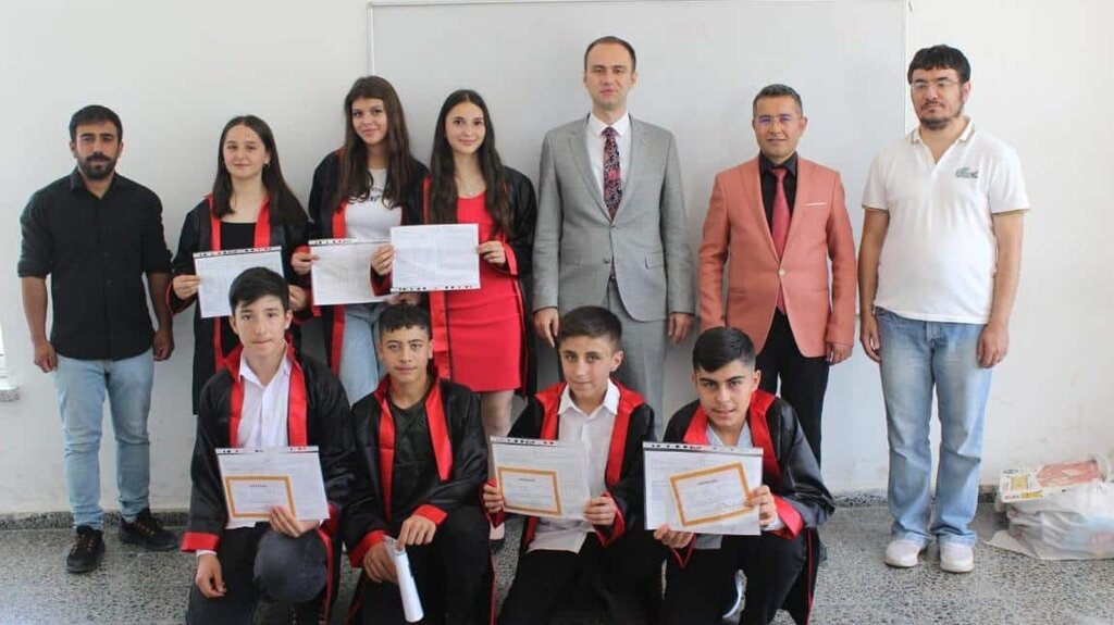 Ortaokul Bayramören Nevzat Ayaz Ortaokulu, Bayramören, foto