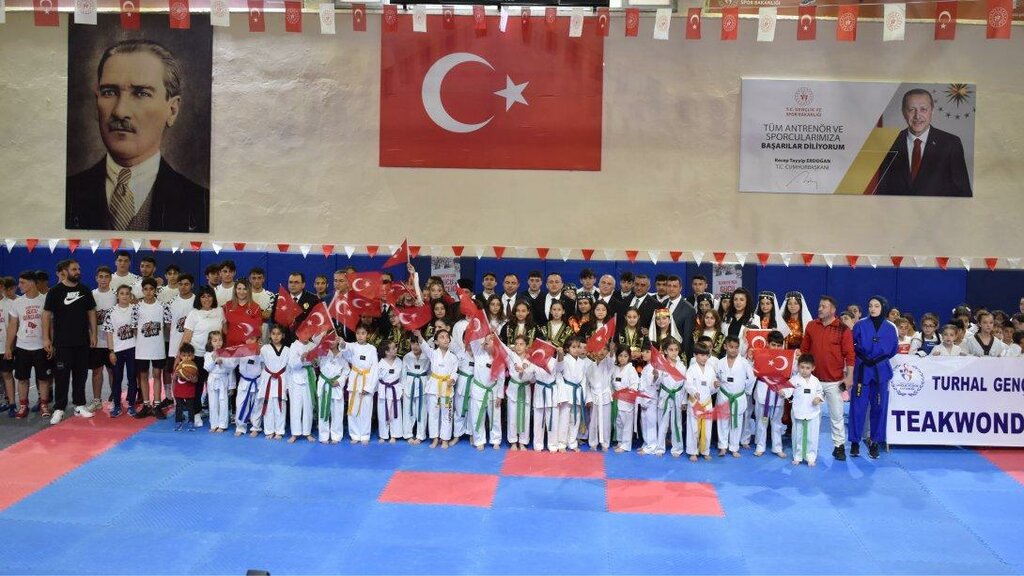 Belediyeler, devlet daireleri Turhal İlçe Milli Eğitim Müdürlüğü, Turhal, foto