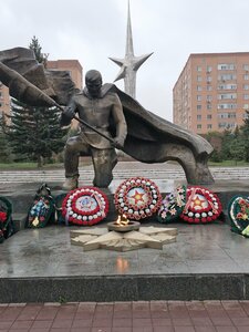 Eternal Flame Memorial (Aqmola oblysy, Kokshetau, Áskerı Dańq saıajoly), anıt, heykel  Kökşetav'dan
