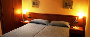 Checkin Travé (Comunidad Autònoma de Cataluña, Girona, Figueras, Calle Jaume Balmes, 70), otel
