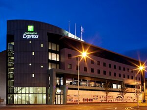 Holiday Inn Express Dundee (Scotland, City of Dundee, Dundee, East Dock Street), otel  Dundee'den