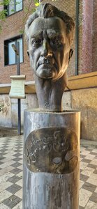 Бюст Аполлона Кутателадзе (Revaz Laghidzis Street No:8), anıt, heykel  Tiflis'ten