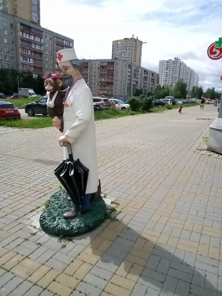 Park, sokak heykeli Айболит, Yekaterinburg, foto