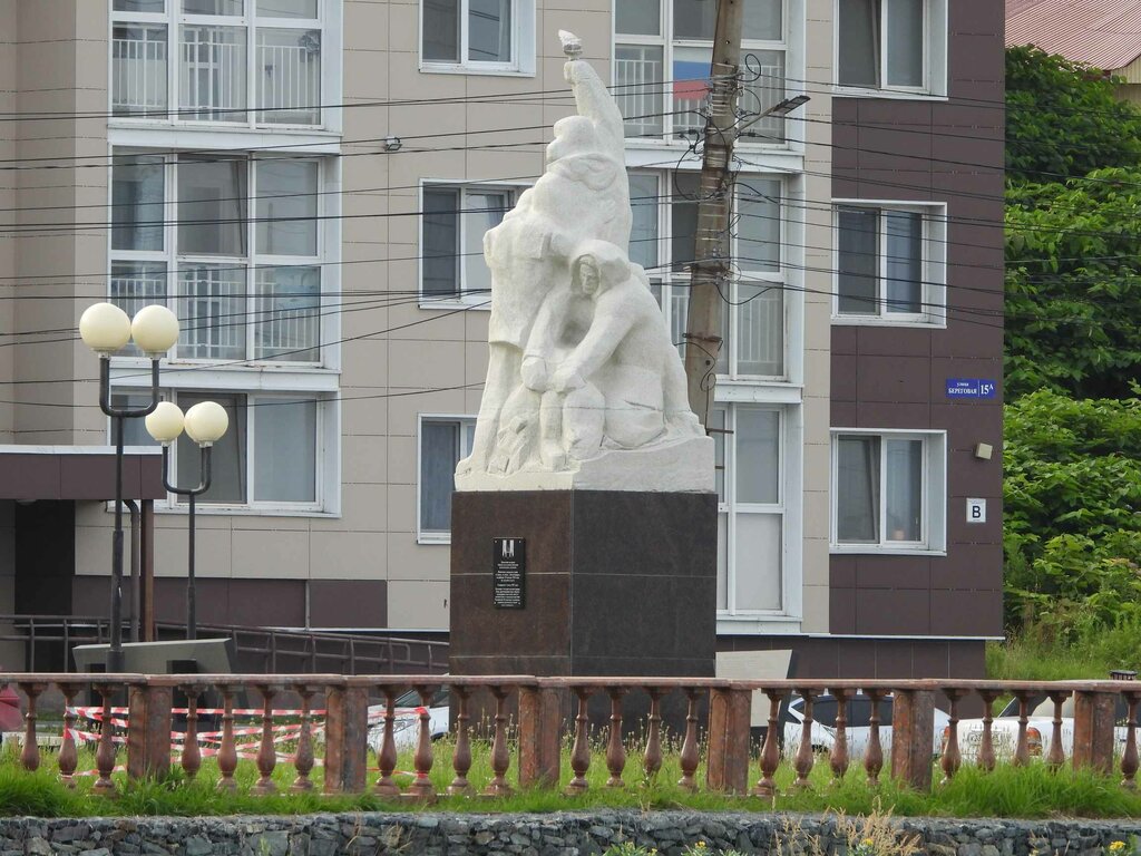 Anıt, heykel Погибшим рыбакам, Nevelsk, foto