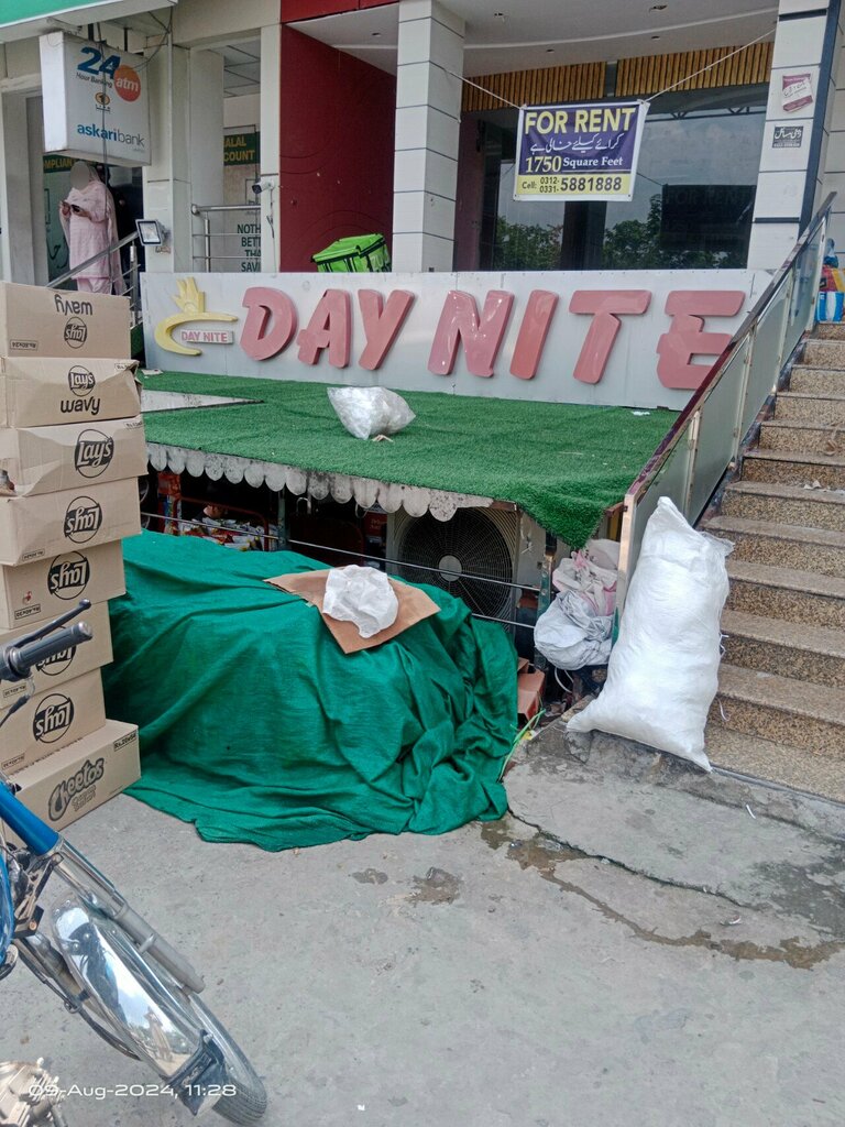 Süpermarket Day Nite Super Store, Islamabad, foto