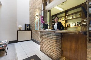 Affittacamere Arcobaleno (Via Sardegna 38,09124 Cagliari,), otel  Cagliari'den