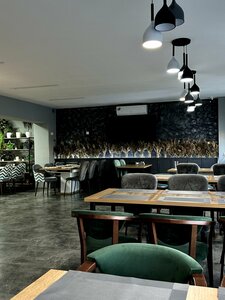 Royal Rolls (ulitsa 40 let Pobedy No:12А, selo Isetskoye), kafe  Tümen (Tiumenskaya) oblastından