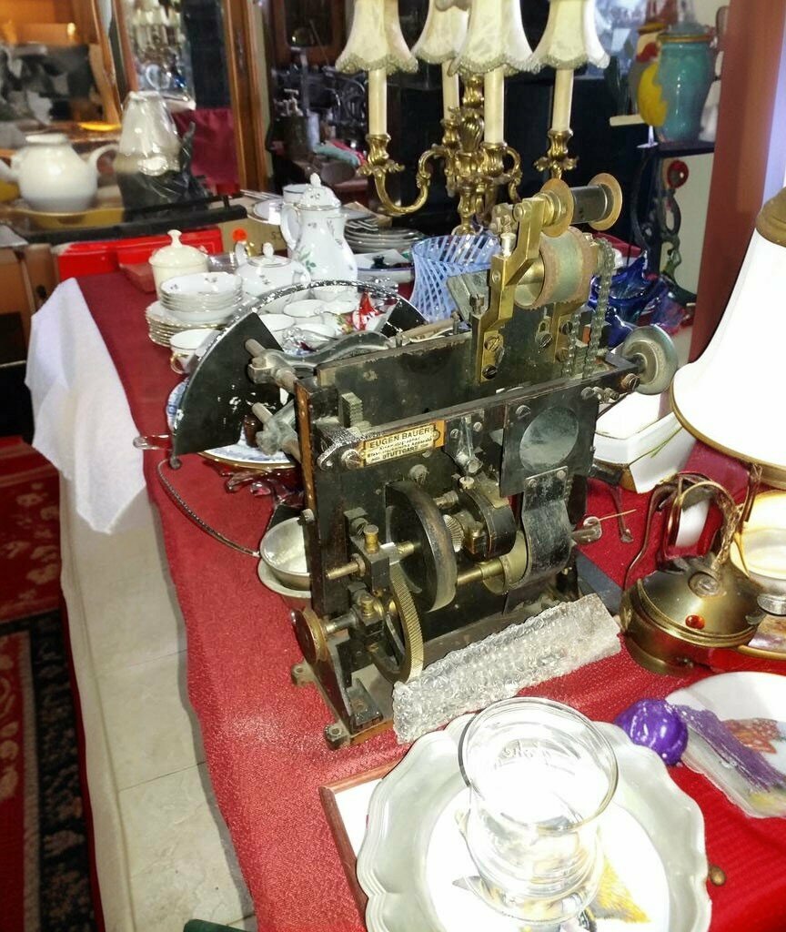 Antikacı dükkanları Çingene Antik, Ayvalık, foto