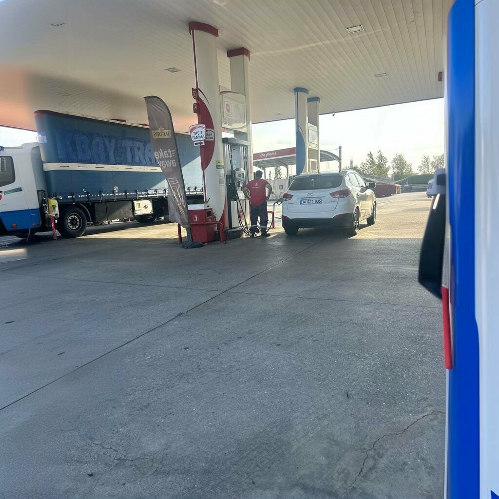 Benzin istasyonu Türkiye Petrolleri, Efeler, foto