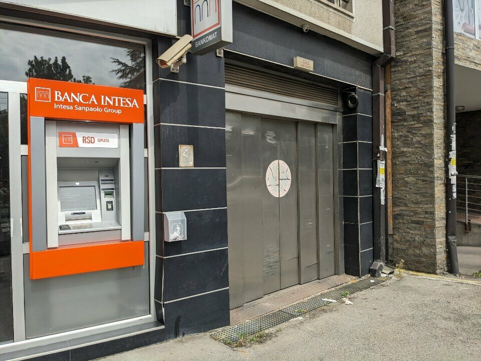 ATM'ler Banca Intesa, Belgrad, foto