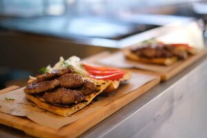 Meşhur Nazmi Ustanın Yeri (Muğla, Milas, Halil Bey Blv., 6), restoran  Milas'tan