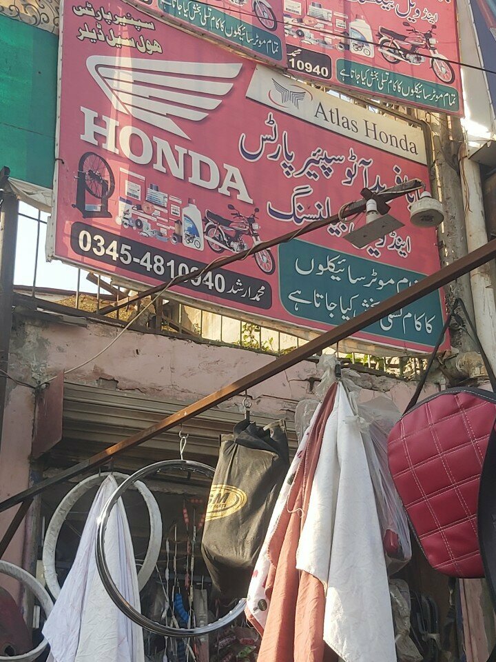 Otomobil yedek parçaları Baba freed auto bick mechanic shop, Lahor, foto