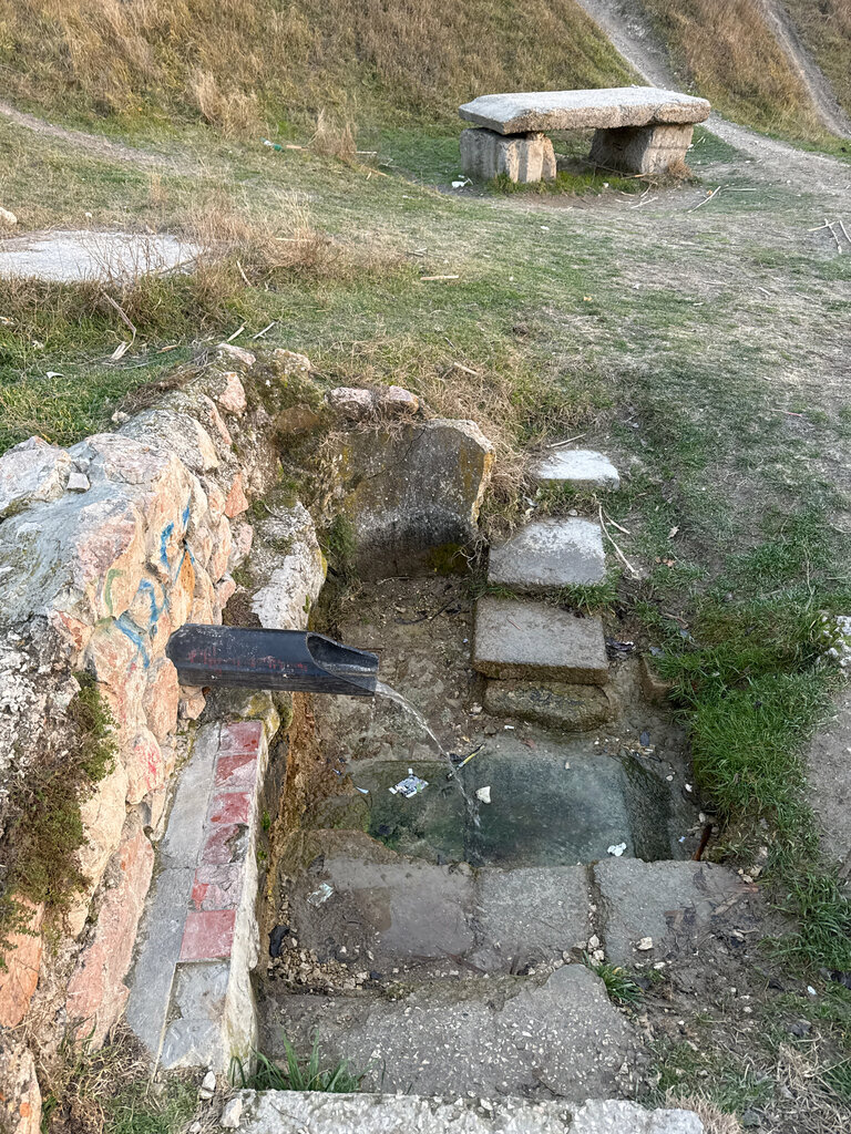 Pınar, çay Spring, stream, Sevastopol, foto