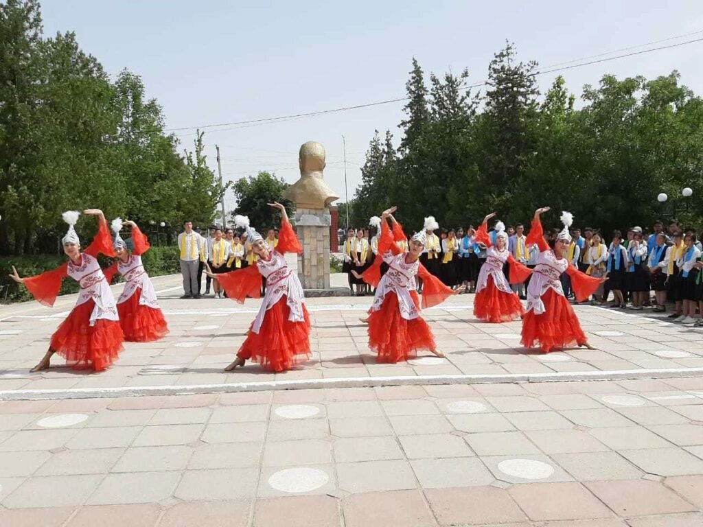 Yüksekokul Gani Muratbaev Jetisai Humanitarian-Technical College, Jetisay, foto