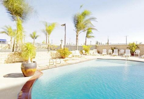 Otel Americas Best Value Inn & Suites Fontana, Fontana, foto