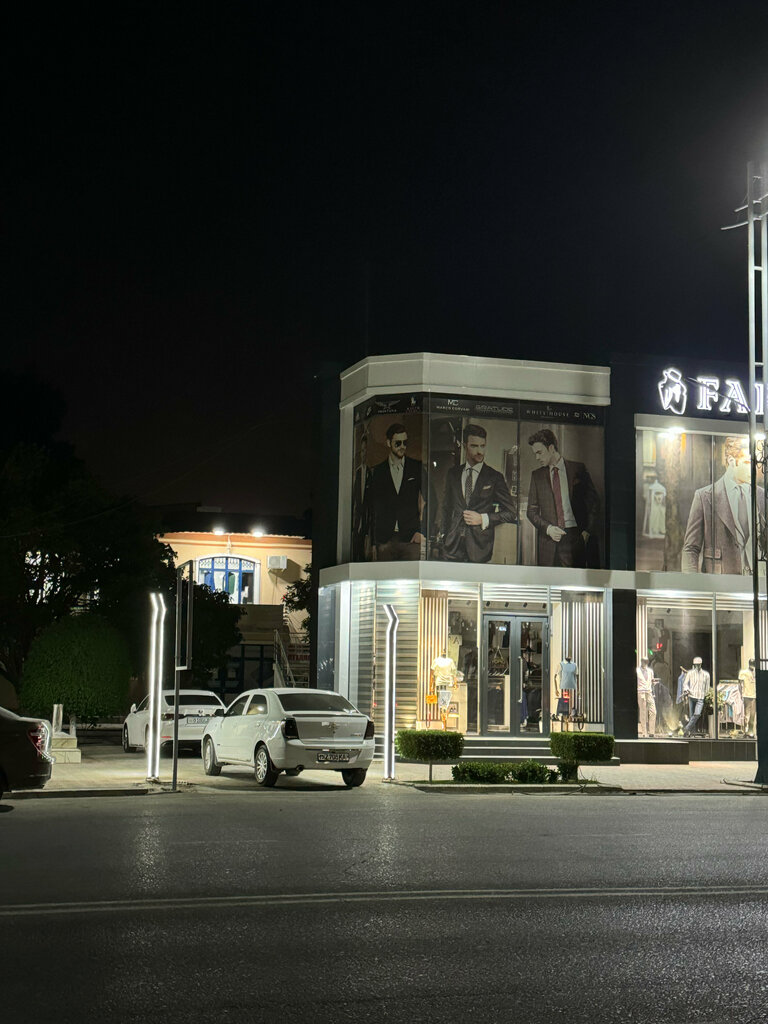 Giyim mağazası Farovon, Termez, foto