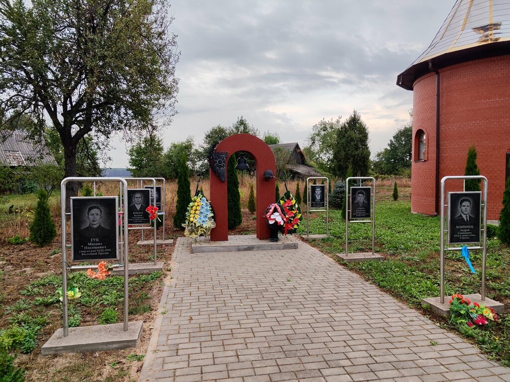 Anıt, heykel Погибшим односельчанам, Brestskaya oblastı, foto