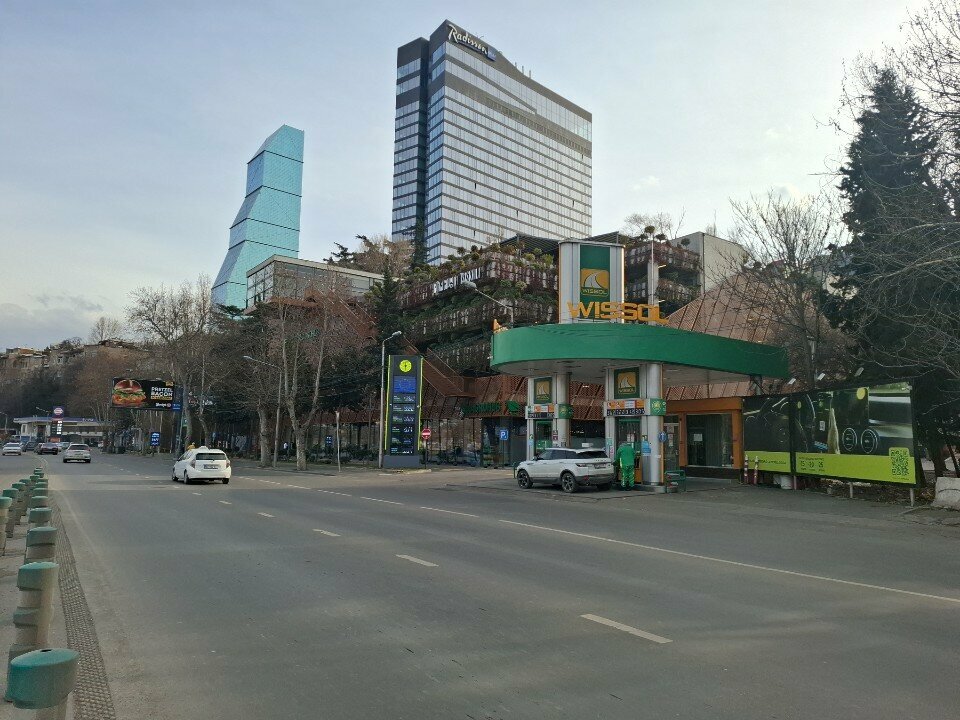 Benzin istasyonu Wissol, Tiflis, foto