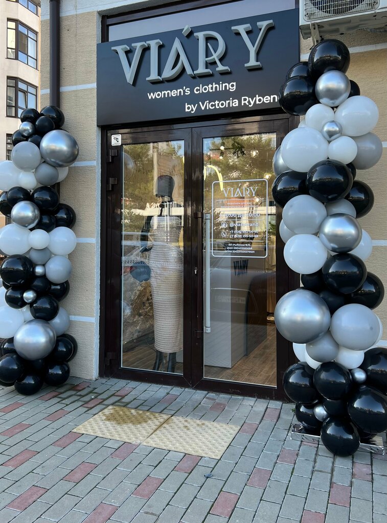 Giyim mağazası Viáry, Gelencik, foto