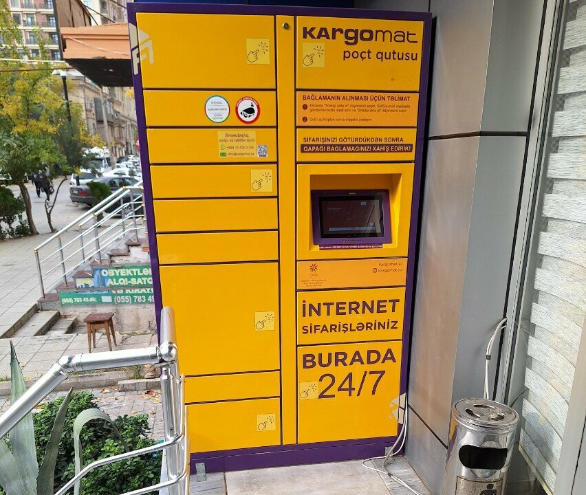 Parsel otomatı Kargomat, Bakü, foto