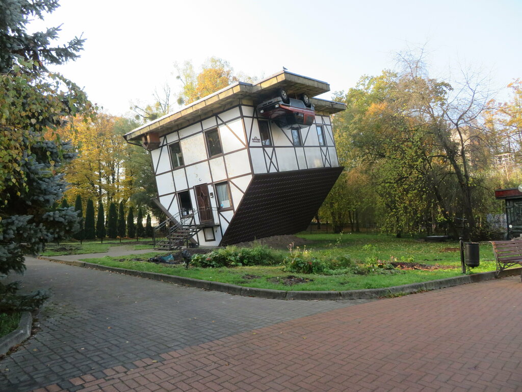 Atraksiyon Upside Down House, Kaliningrad, foto