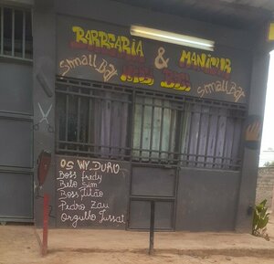 Barbearia e manicure (Luanda Province, Municipality of Kilamba Kiaxi, Sapú), berberler  Loanda'dan