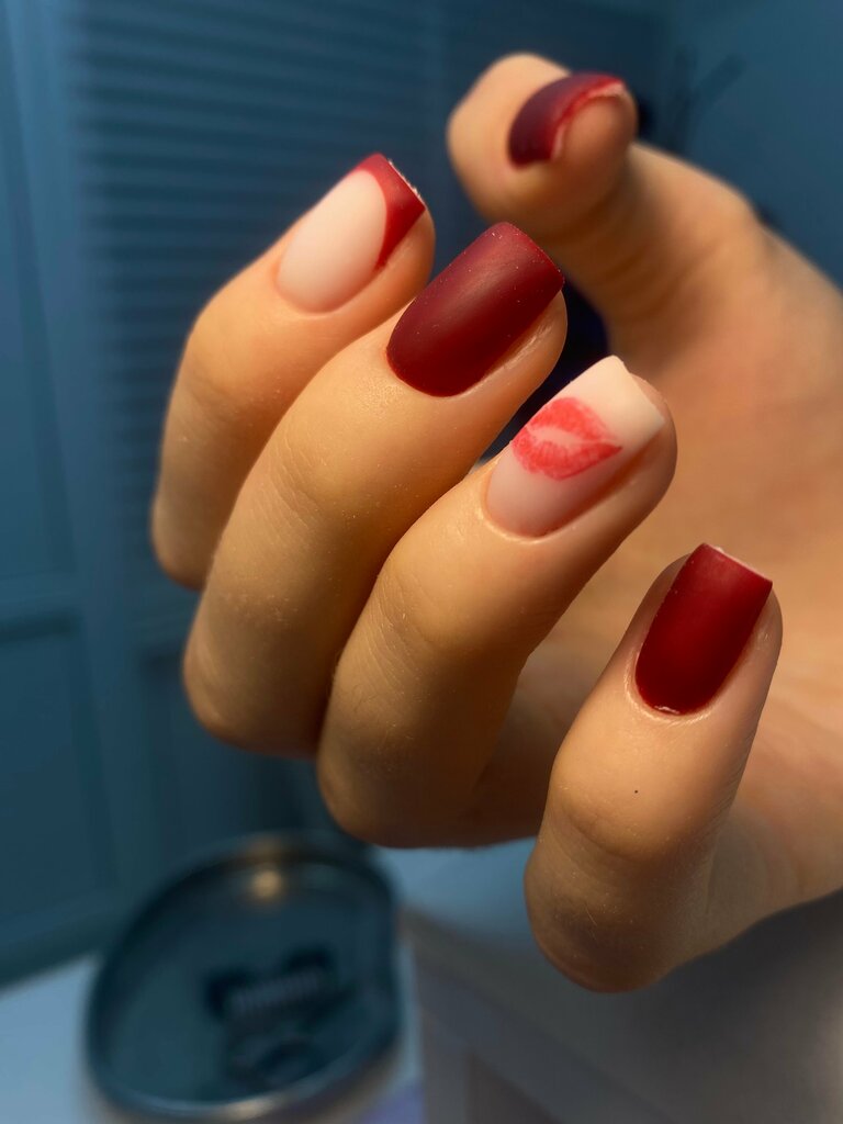 Güzellik salonu Manikur. St, Stroitel, foto