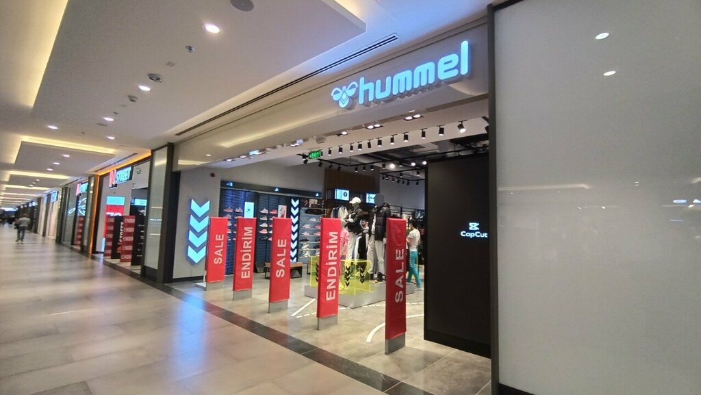 Spor giyim ve ayakkabı Hummel, Bakü, foto