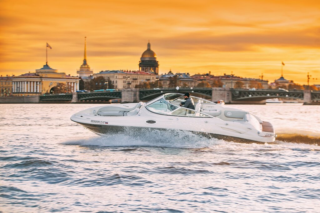 Yat kulüpleri Yacht with a captain, Saint‑Petersburg, foto