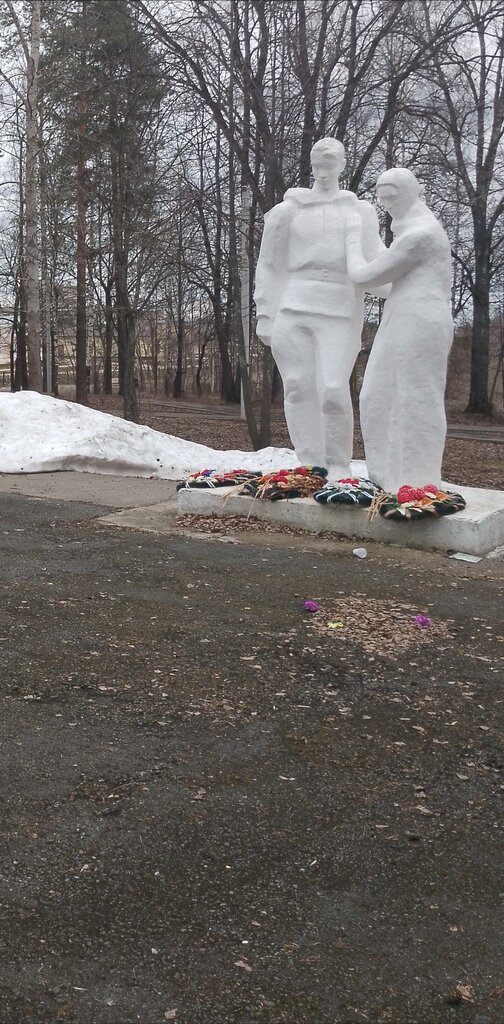 Park, sokak heykeli Мать и сын, Permski krayı, foto