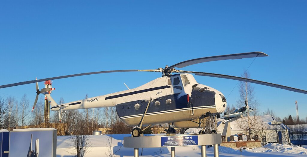 Kültür ve eğlence parkları аллея Почёта авиационной техники, Nijnevartovsk, foto
