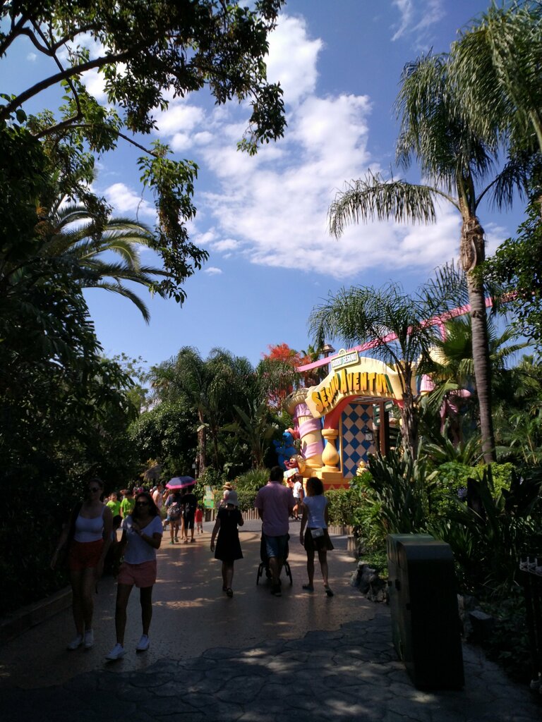 Lunapark El árbol mágico, Katalonya, foto