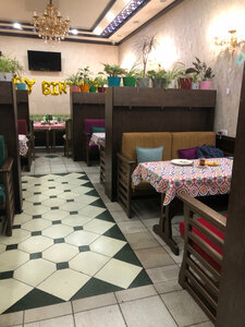 Anor Family Cafe (Ferghana Region, Margilan, Mustaqillik ko‘chasi), kafe  Mergilân'dan