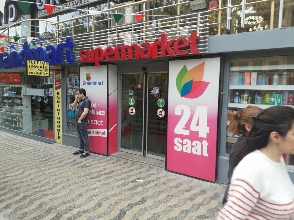 Kozmetik ve parfümeri mağazaları Louis, Bakü, foto