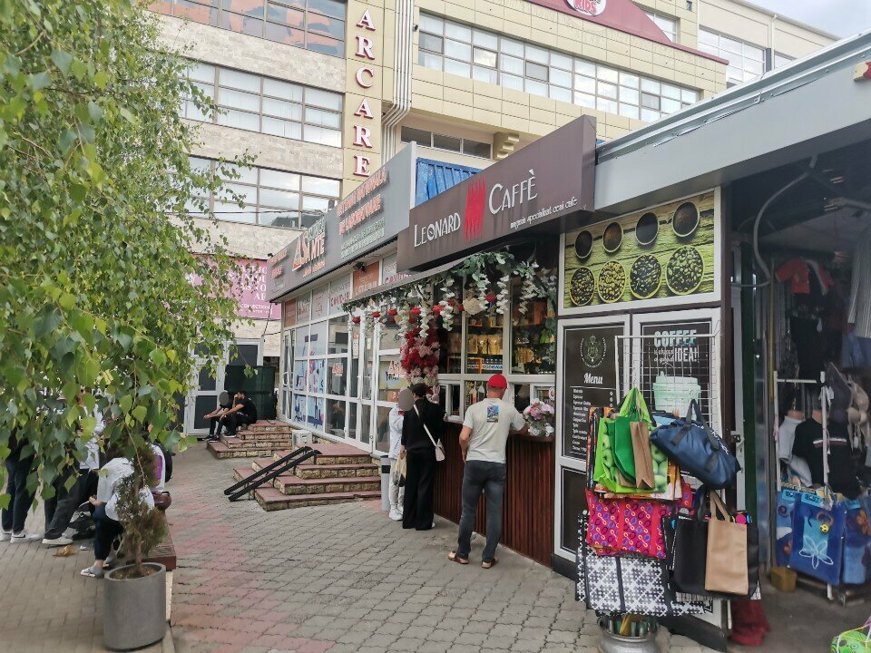 Al götür kahve Leonard Caffe, Kişinev, foto