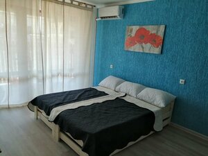 Гостевой дом Морошка (Донецкая улица No:27, село Поповка), otel  Kırım Cumhuriyeti'nden