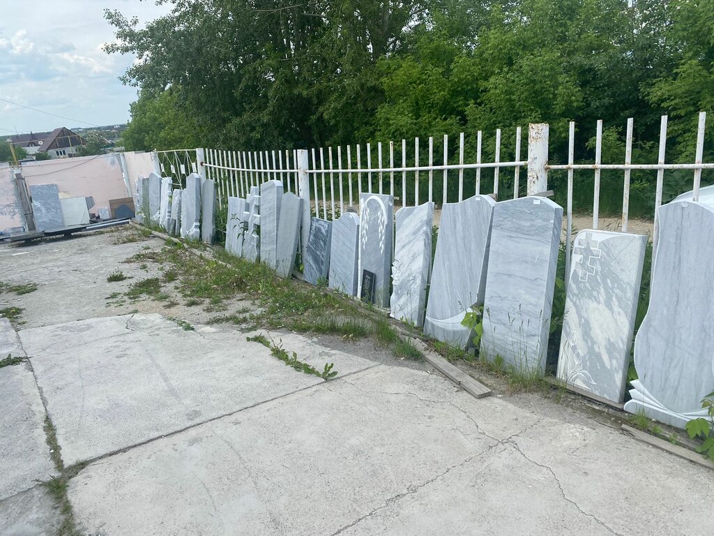 Heykel ve mezarlık taşı üreticileri Stone studio, Rej, foto