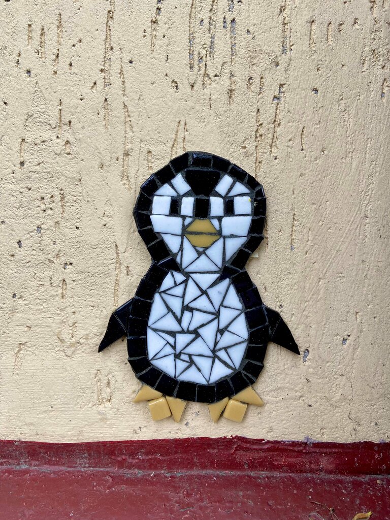 Sokak sanatı Мозаика Пингвин, Vidnoye, foto