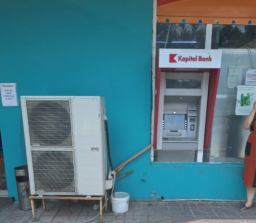 ATM'ler Kapital Bank, Bakü, foto
