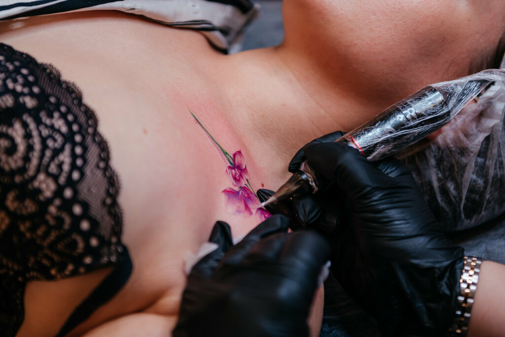 Dövmeciler Студия татуировки, перманентного макияжа и наращивание ресниц, Moskova, foto