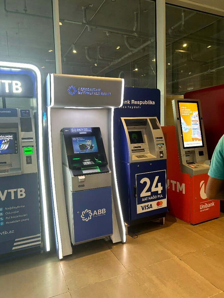 ATM'ler Bank Respublika, Bakü, foto