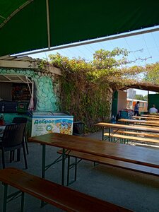 У Руслана (Autonomous Republic of Crimea, Yevpatoriyskiy gorodskoy sovet, posyolok gorodskogo tipa Zaozyornoye), kafe  Kırım Cumhuriyeti'nden