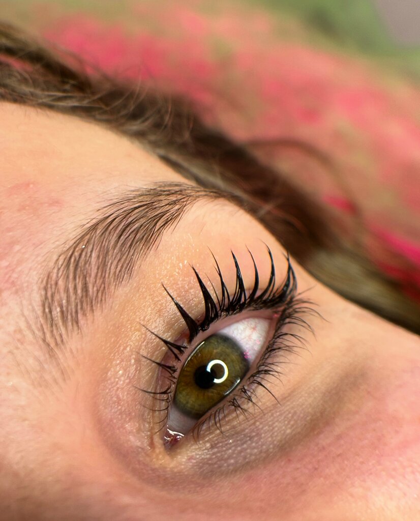 Kaş ve kirpik salonu Desyatayaa Brows, Kudrovo, foto